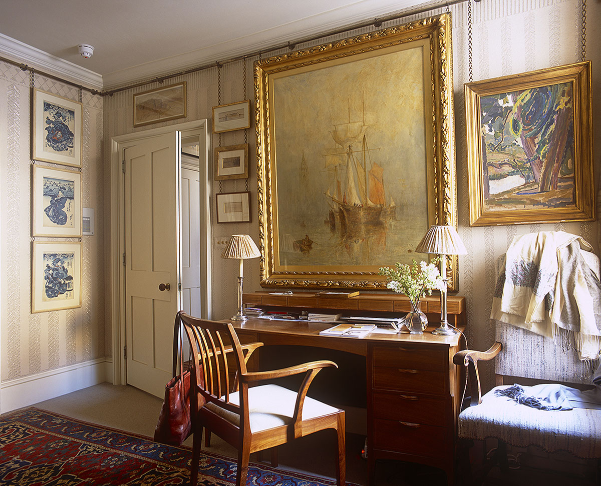 Interior Design - Robert Kime Picture Rail - 1200x972 Wallpaper - teahub.io