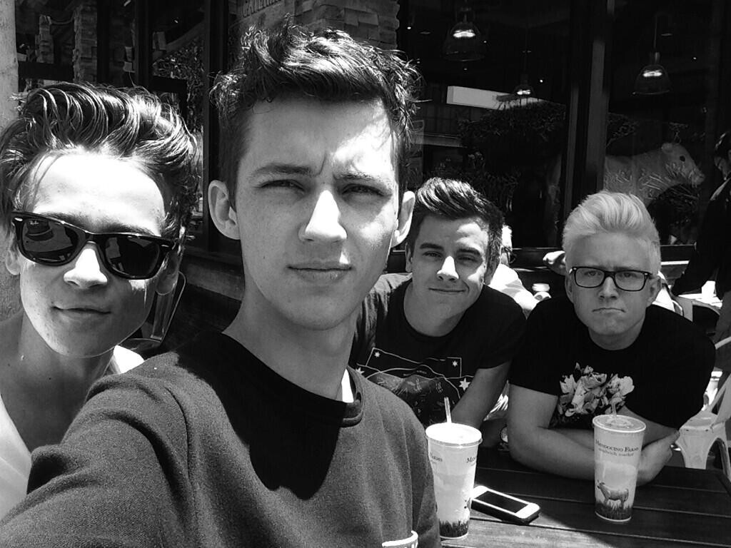 Connor Franta, Cuties, Friends - Joe Sugg And Troye Sivan - 1024x768 ...