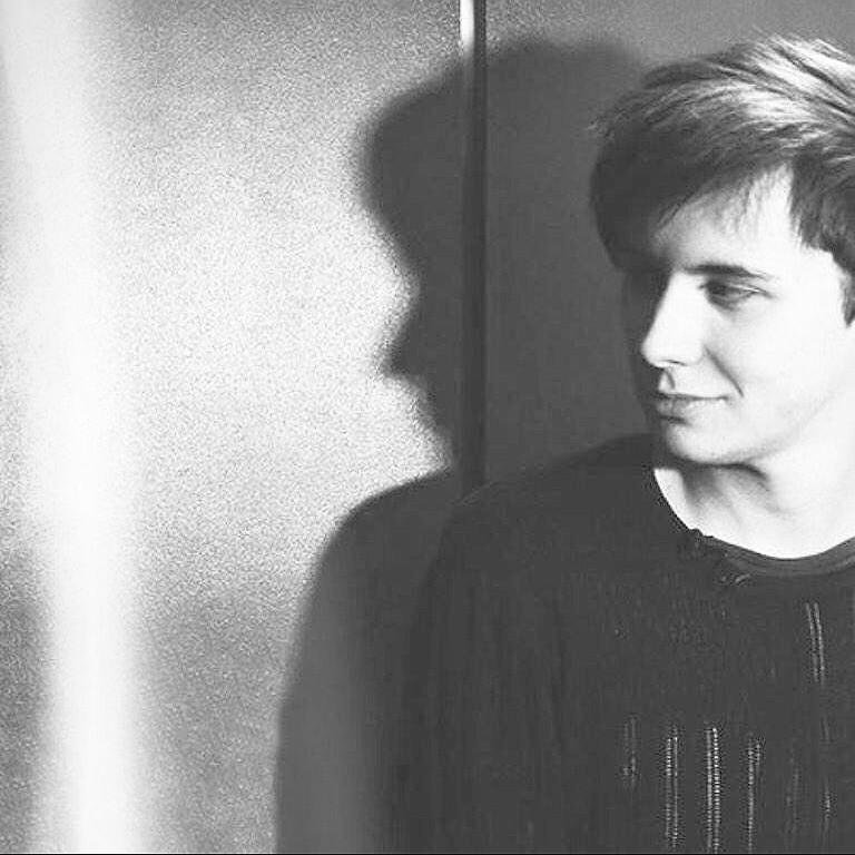 Dan Howell Wallpaper - Dan Howell Imagines - 768x768 Wallpaper - teahub.io