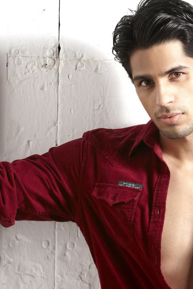 New Bollywood Smart Actor Sidharth Malhotra Hd Wallpapers - Most ...