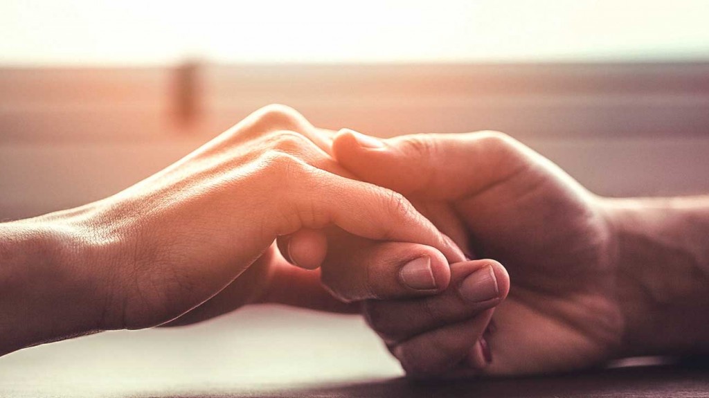 Intimacy Hand Holding - 1024x575 Wallpaper - teahub.io