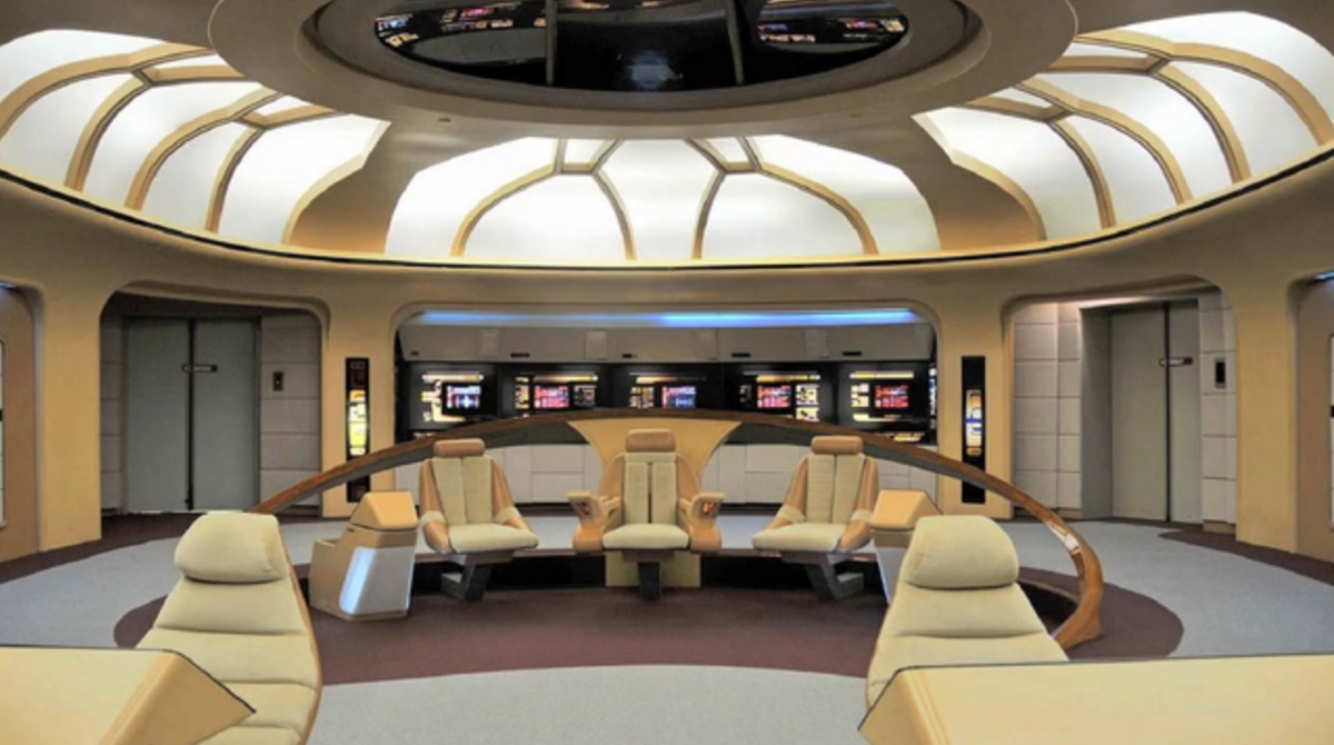 Display Version Of Bridge Set From Star Trek - Star Trek Enterprise D ...