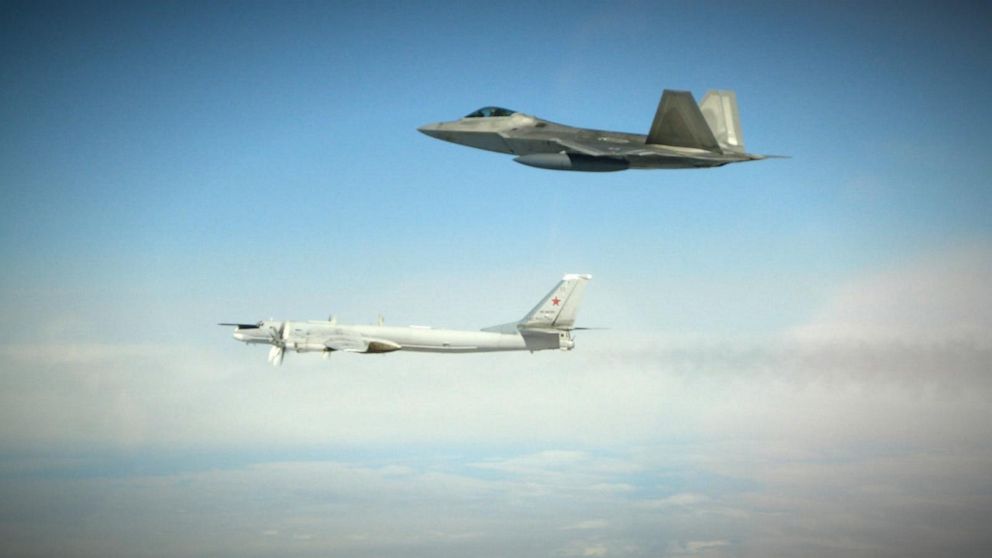 F22 Intercept Russian Bomber - 992x558 Wallpaper - teahub.io