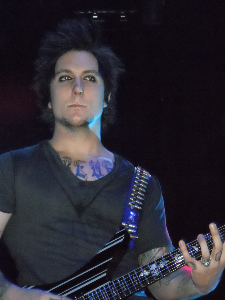 Synyster Gates - 768x1024 Wallpaper - teahub.io