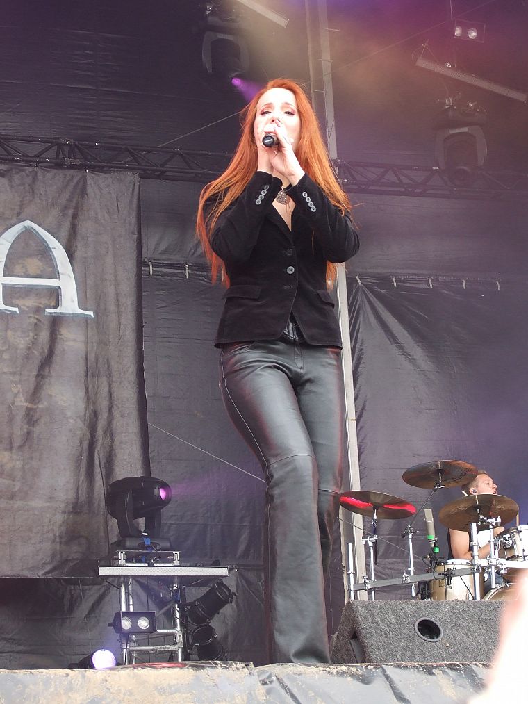 Epica Simone Simons - 760x1013 Wallpaper - teahub.io