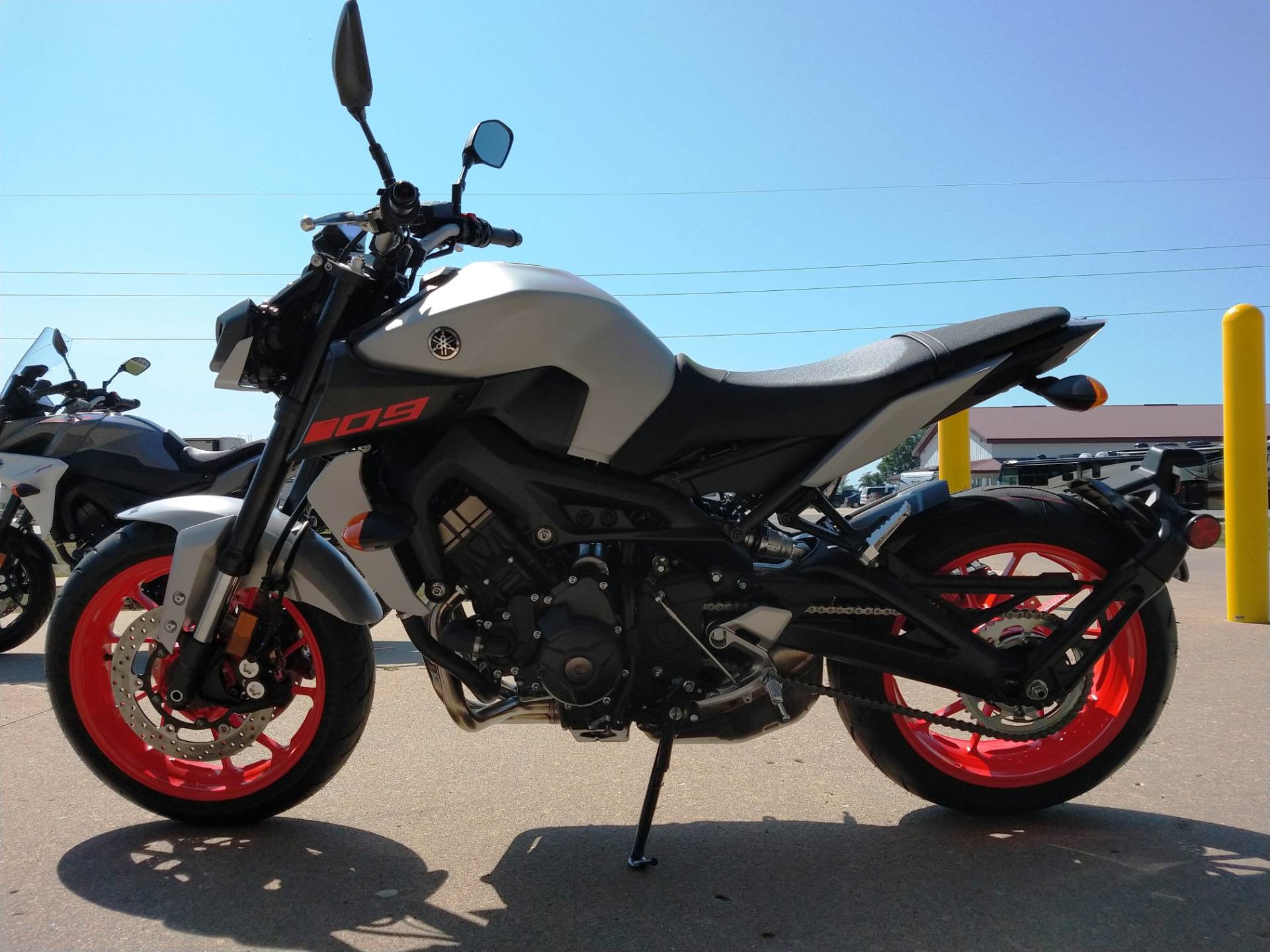 Mt 09 Ice Fluo - 1920x1440 Wallpaper - teahub.io