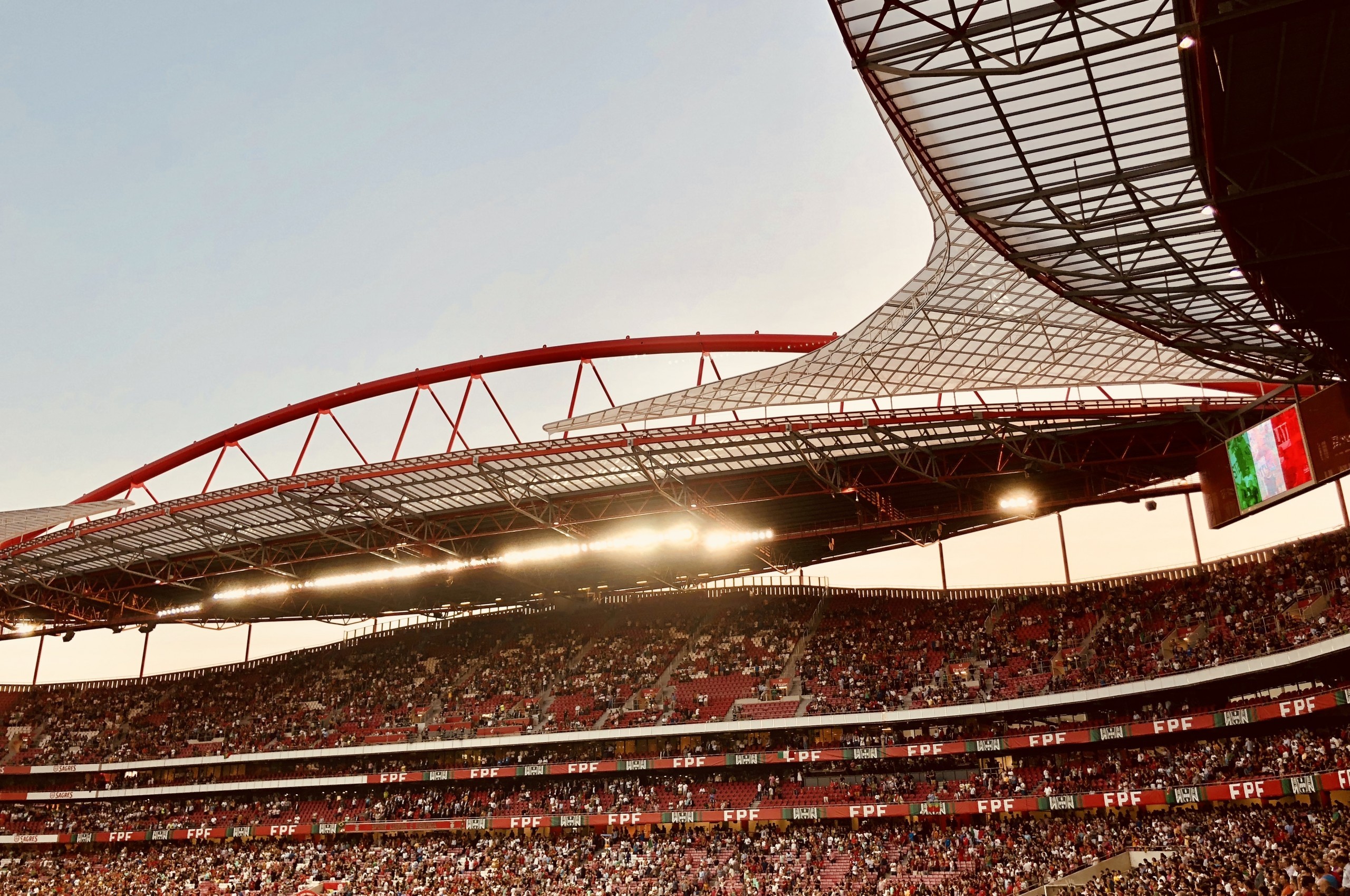 Stadium, Lisbon, Portugal, Crowd, Sky - Portugal - 2560x1700 Wallpaper ...
