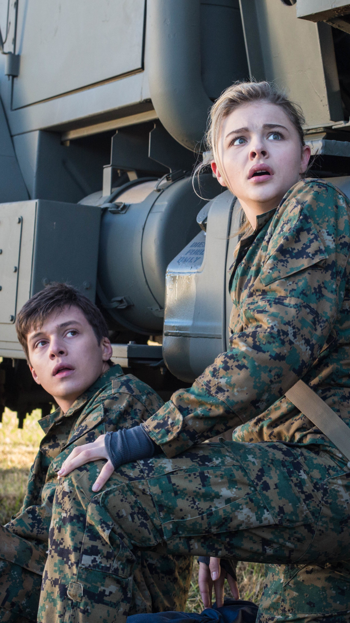 Chloë Grace Moretz The 5th Wave - 720x1280 Wallpaper - teahub.io