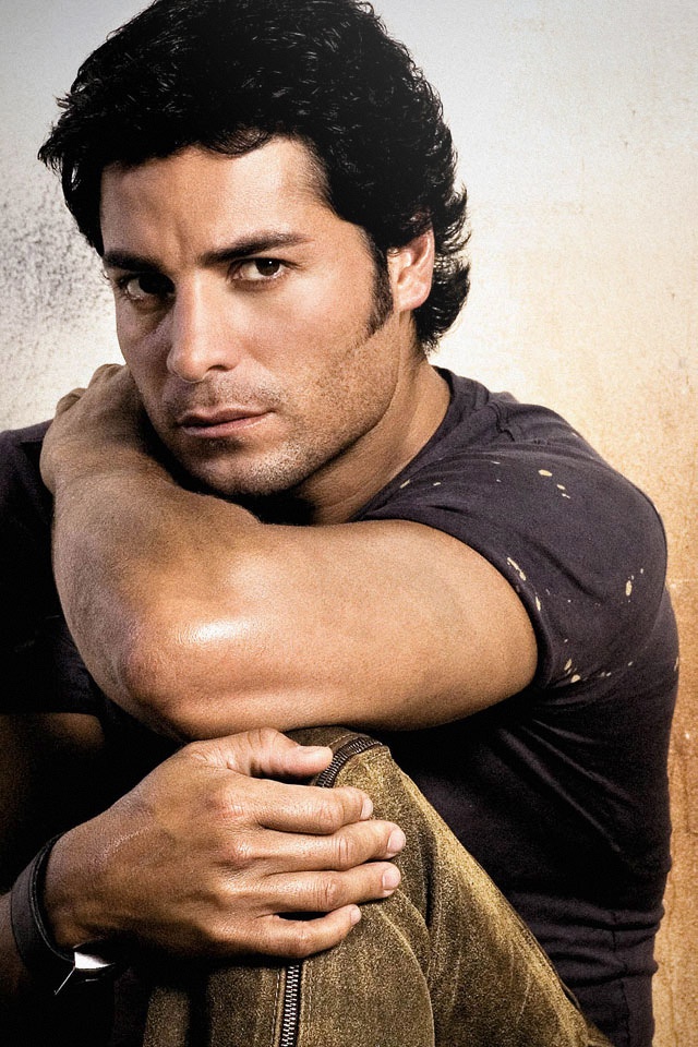 Famous Puerto Rican Guy Models - 640x960 Wallpaper - teahub.io