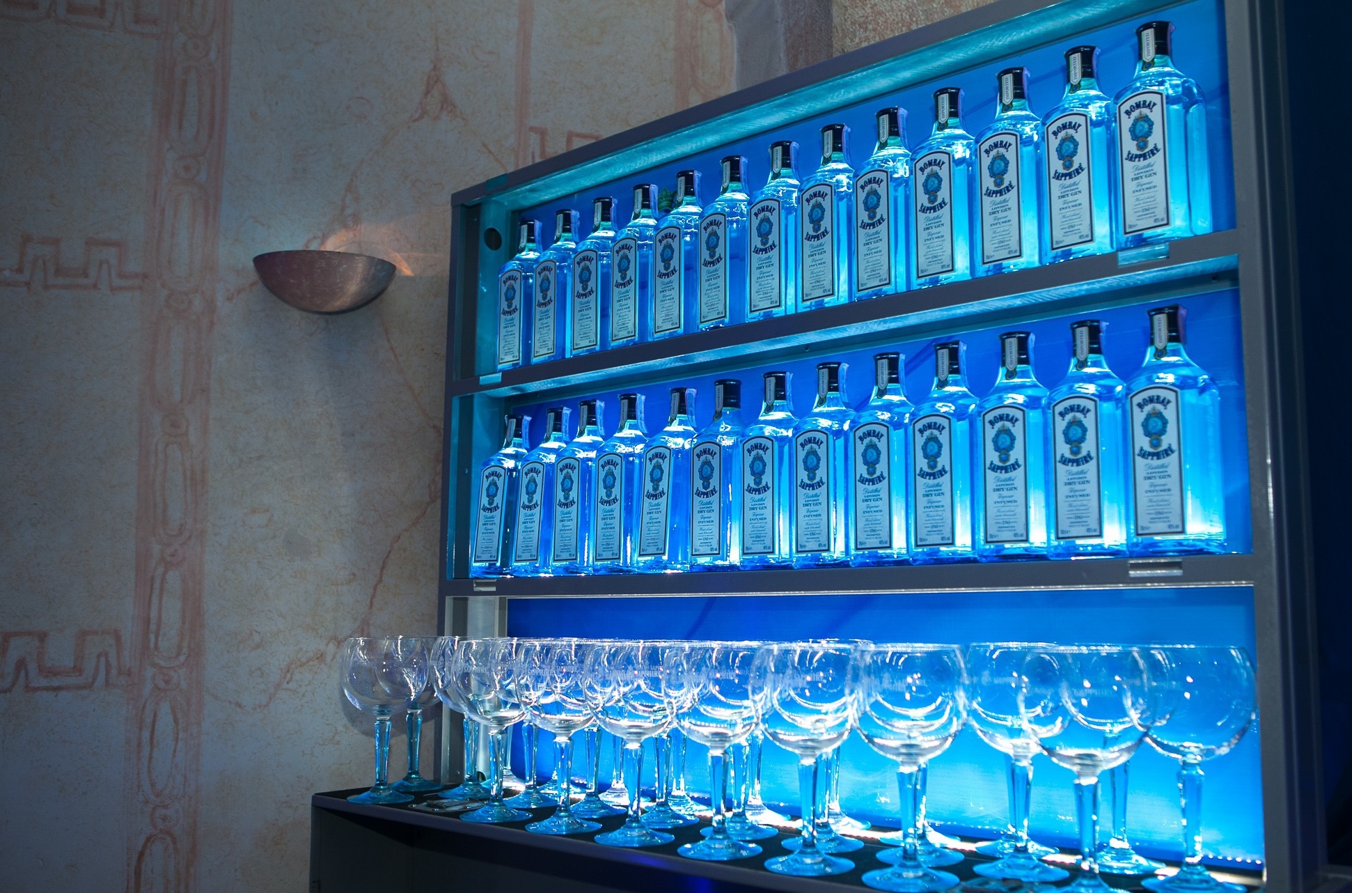 Display Case - 1942x1282 Wallpaper - teahub.io