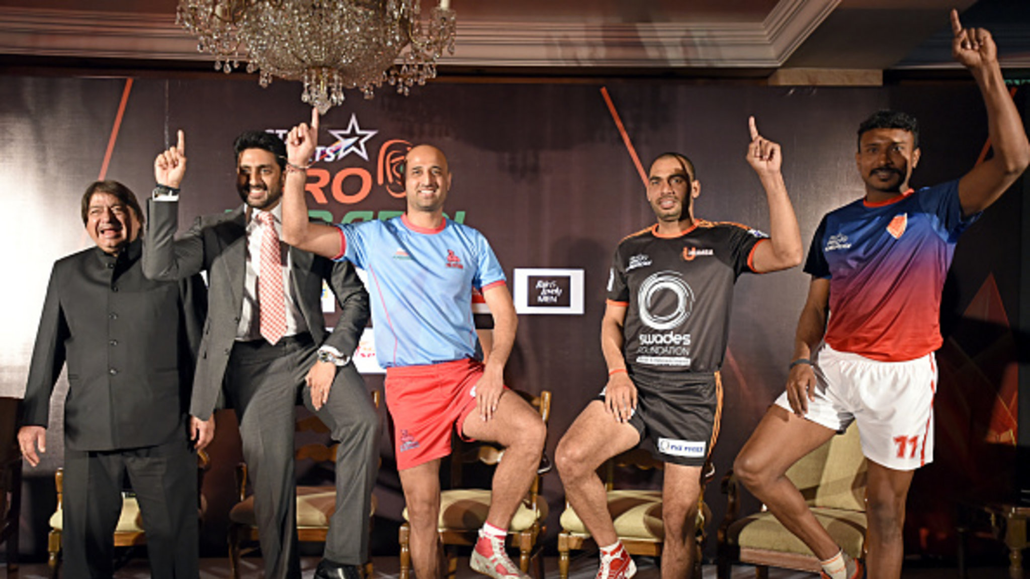 Abhishek Bachchan With U Mumbai S Anup Kumar (2r), - 2015 Pro Kabaddi ...