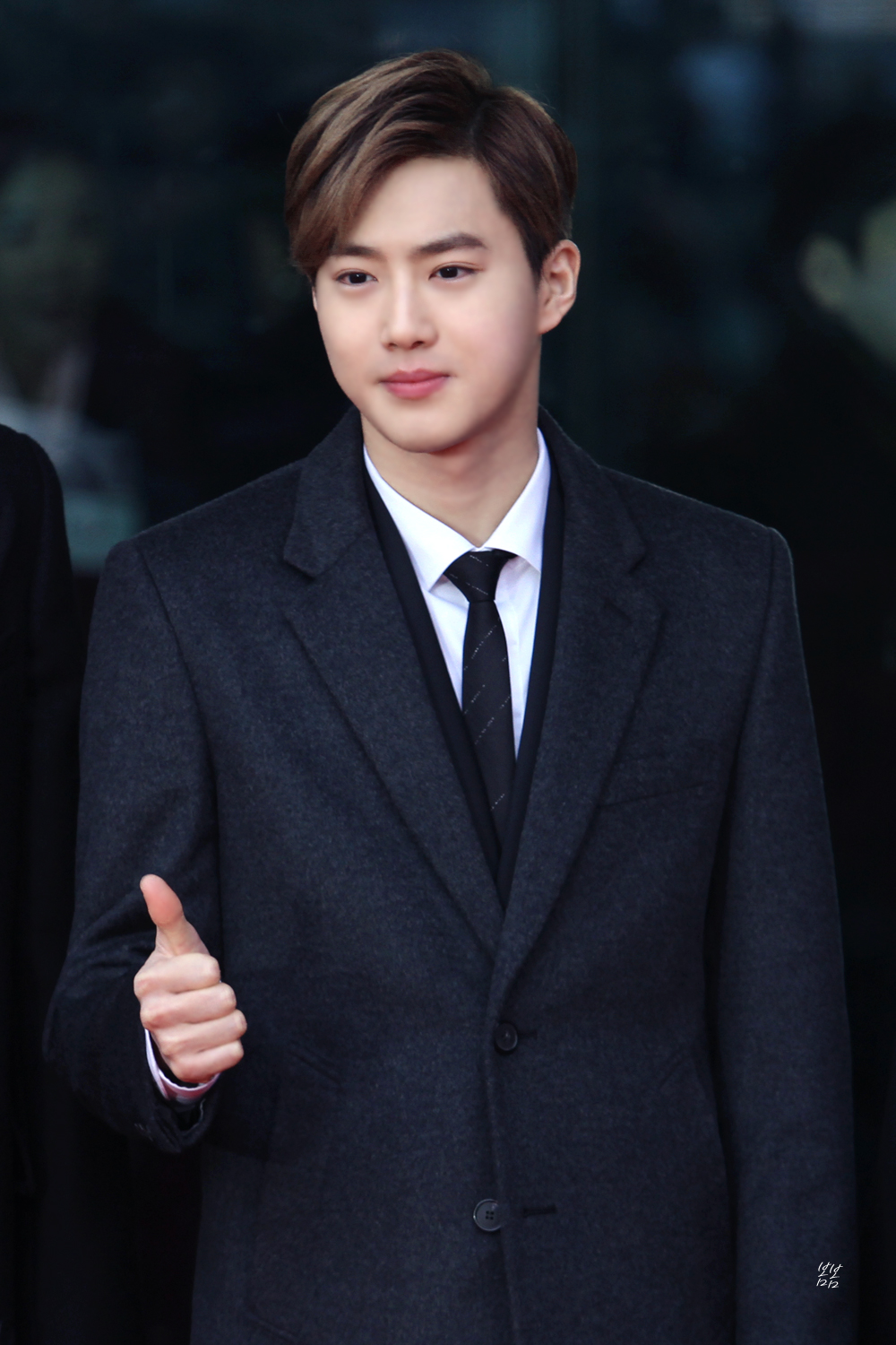 Exo Suho In Suit - 1000x1500 Wallpaper - teahub.io