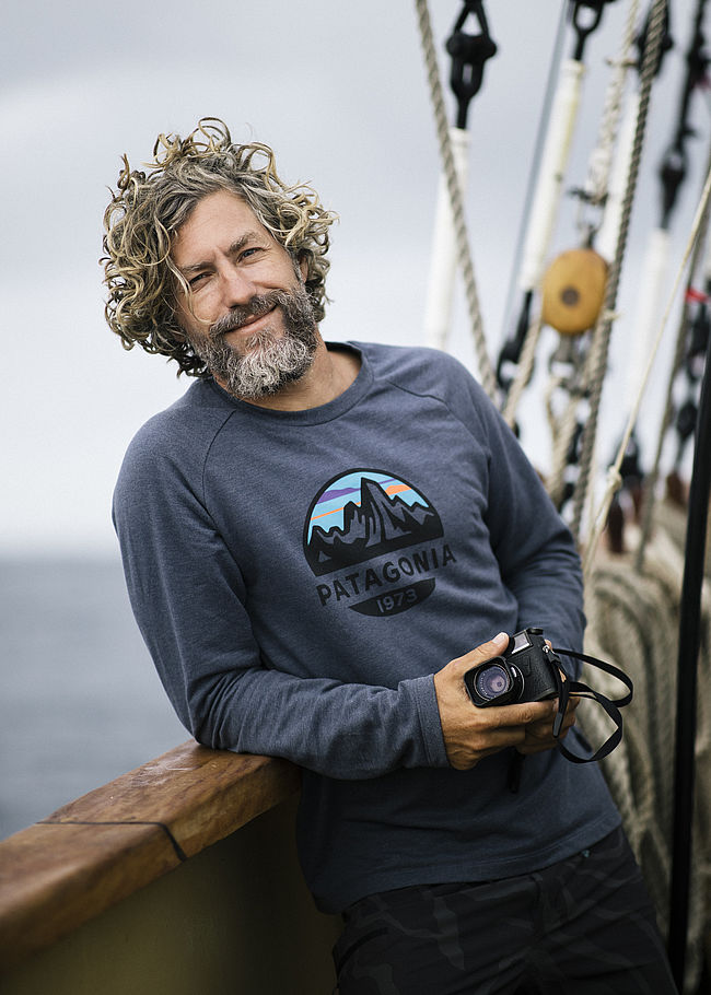 Ydwer Van Der Heide 1963 - Sailing - 650x910 Wallpaper - teahub.io