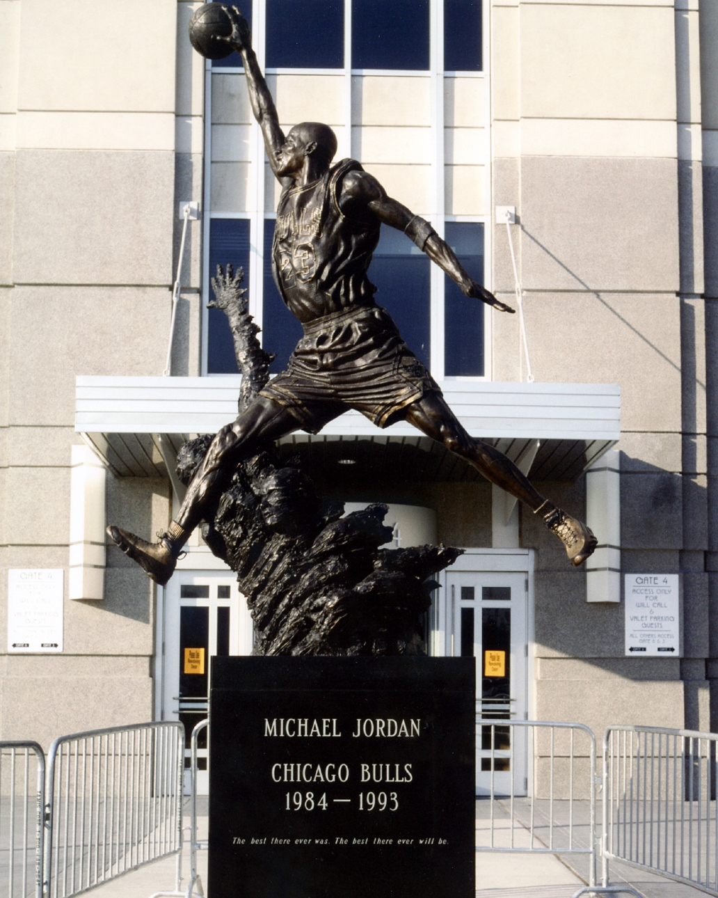 Free Background Michael Jordan Statue - United Center - 1032x1290 ...