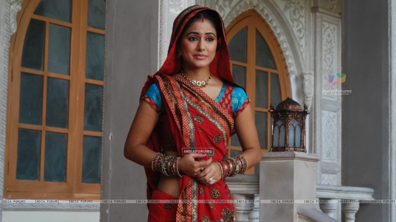 Akshara Yeh Rishta Kya Kehlata Hai In Sari 1366x768 Wallpaper