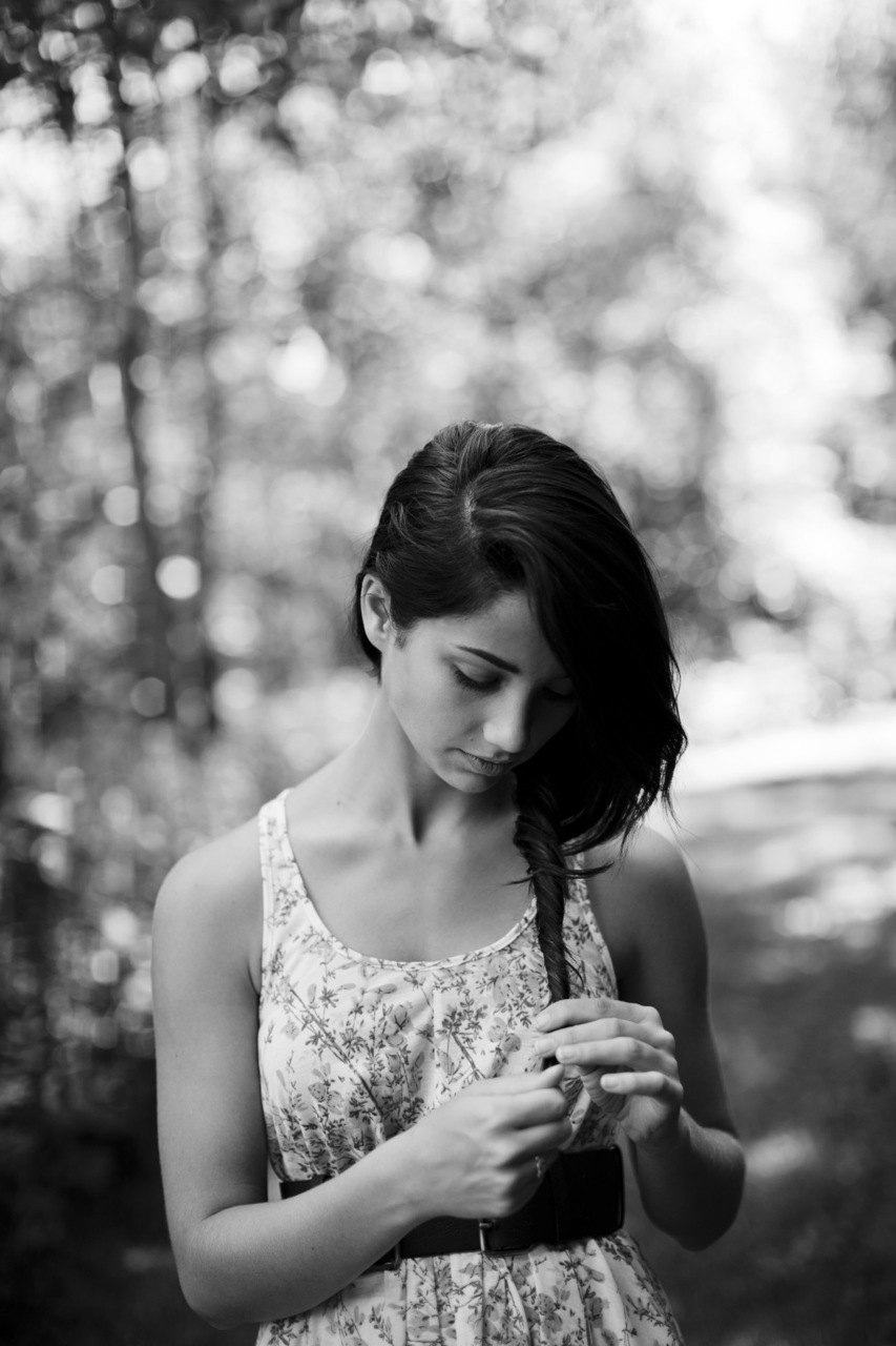 Black And White Tumblr Emily Rudd - 853x1280 Wallpaper - teahub.io