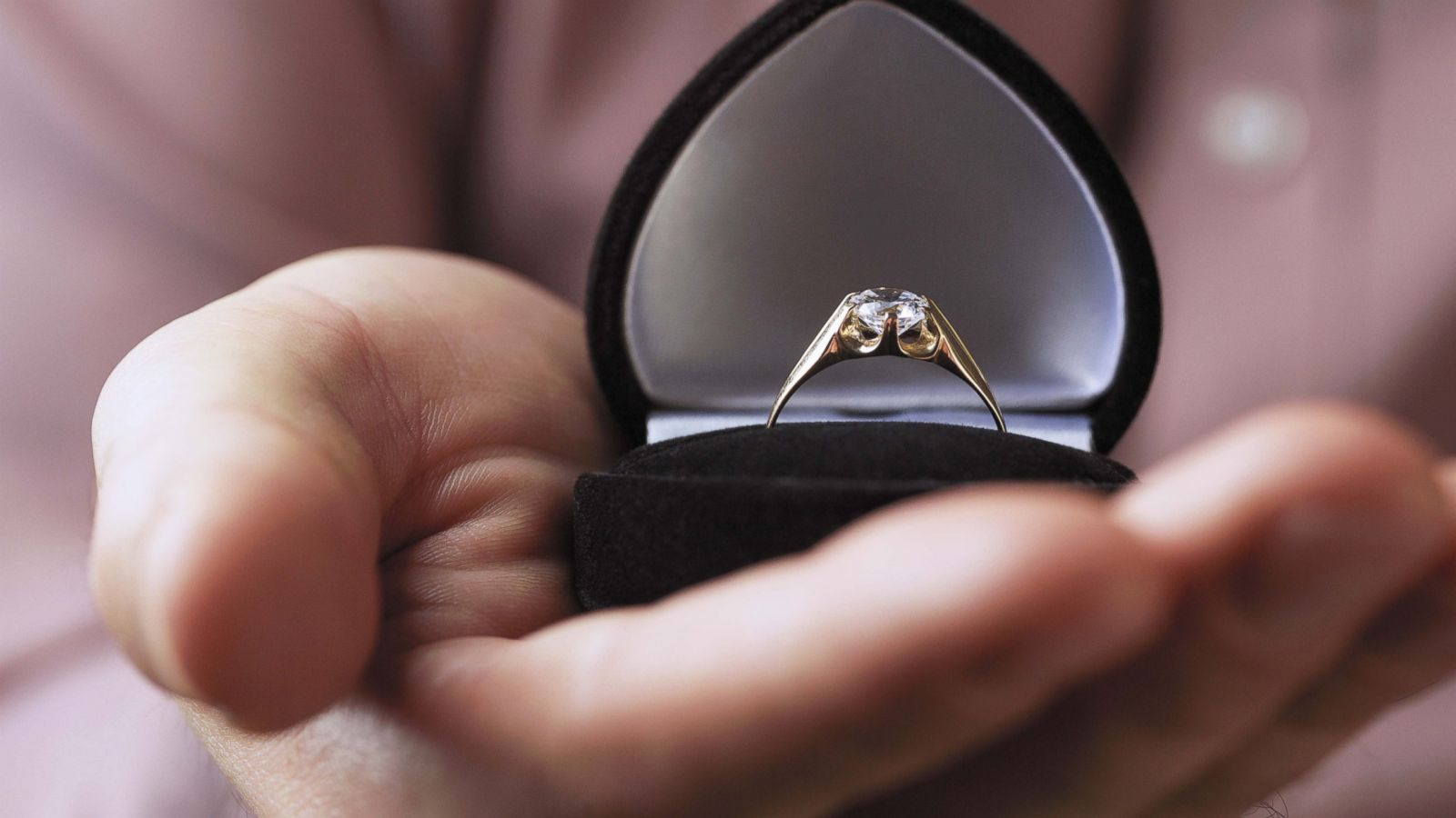 Proposal Rings In A Box - 1600x900 Wallpaper - teahub.io