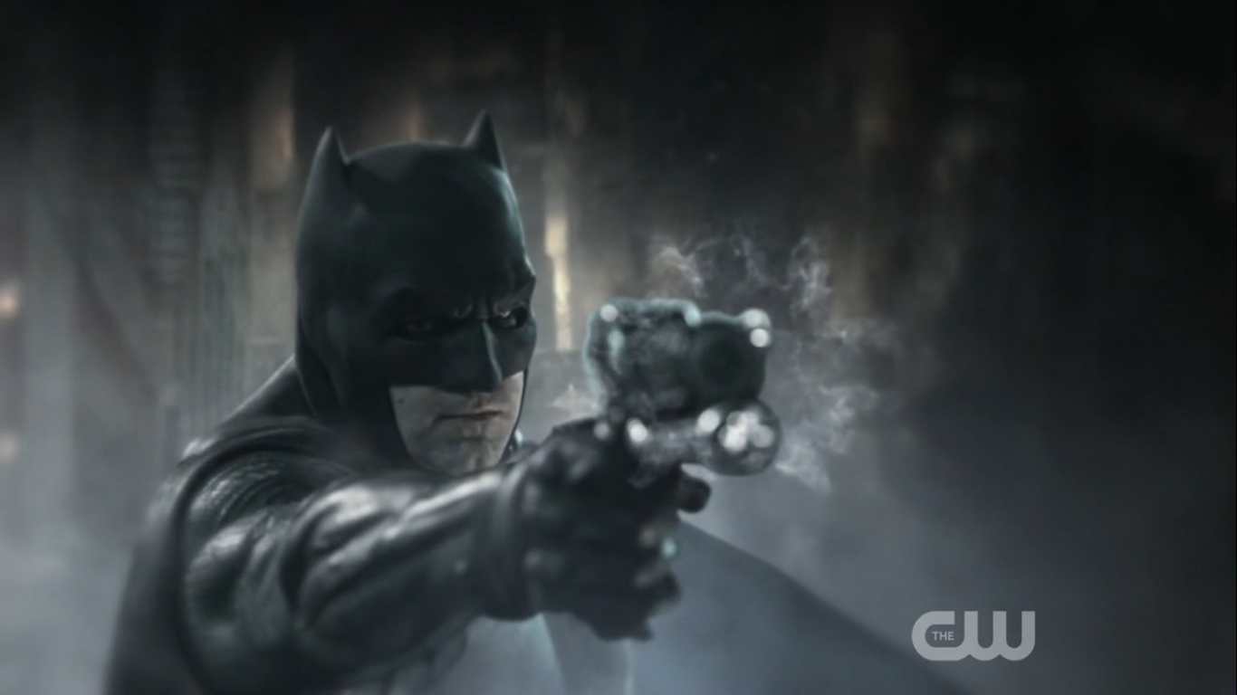 Batman Using Guns Batman V Superman - 1366x768 Wallpaper - teahub.io