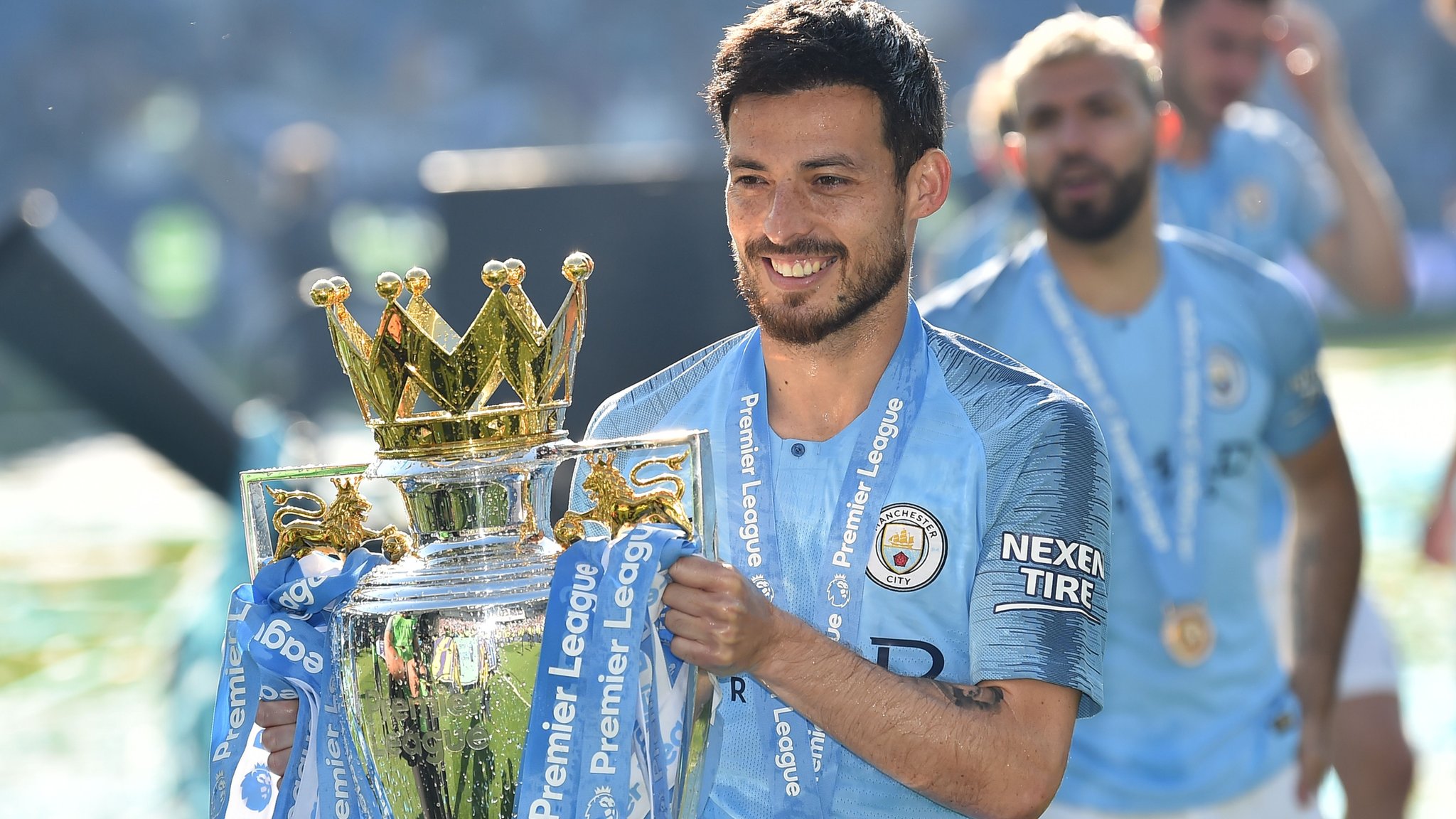 David Silva Premier League Trophy - 2048x1152 Wallpaper - teahub.io