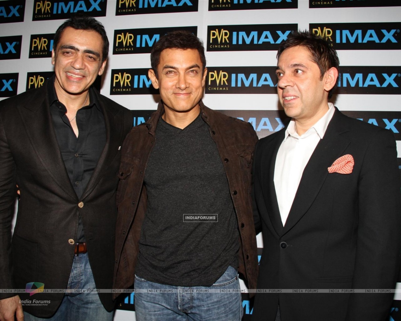 Ajay Bijli With Bollywood Actor - 1280x1024 Wallpaper - teahub.io