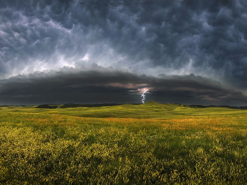 Storm In The Distance - 989x742 Wallpaper - teahub.io