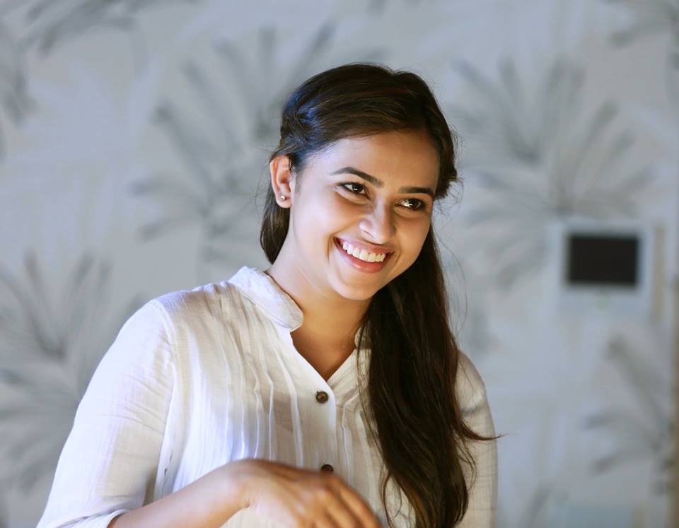 Sri Divya Cute Hd Wallpapers - Sri Divya - 960x747 Wallpaper - teahub.io