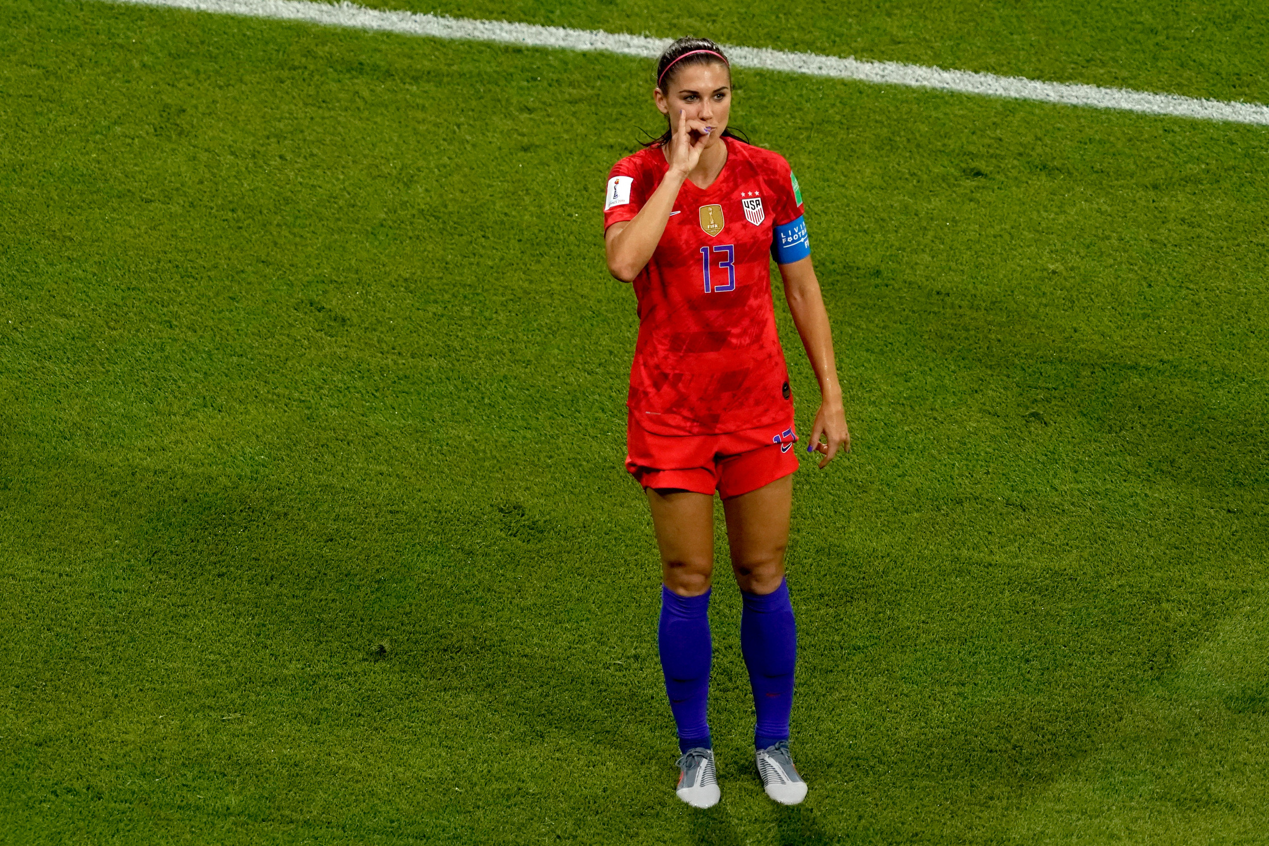 Alex Morgan Sipping Tea - Alex Morgan Sips Tea - 2500x1667 Wallpaper ...