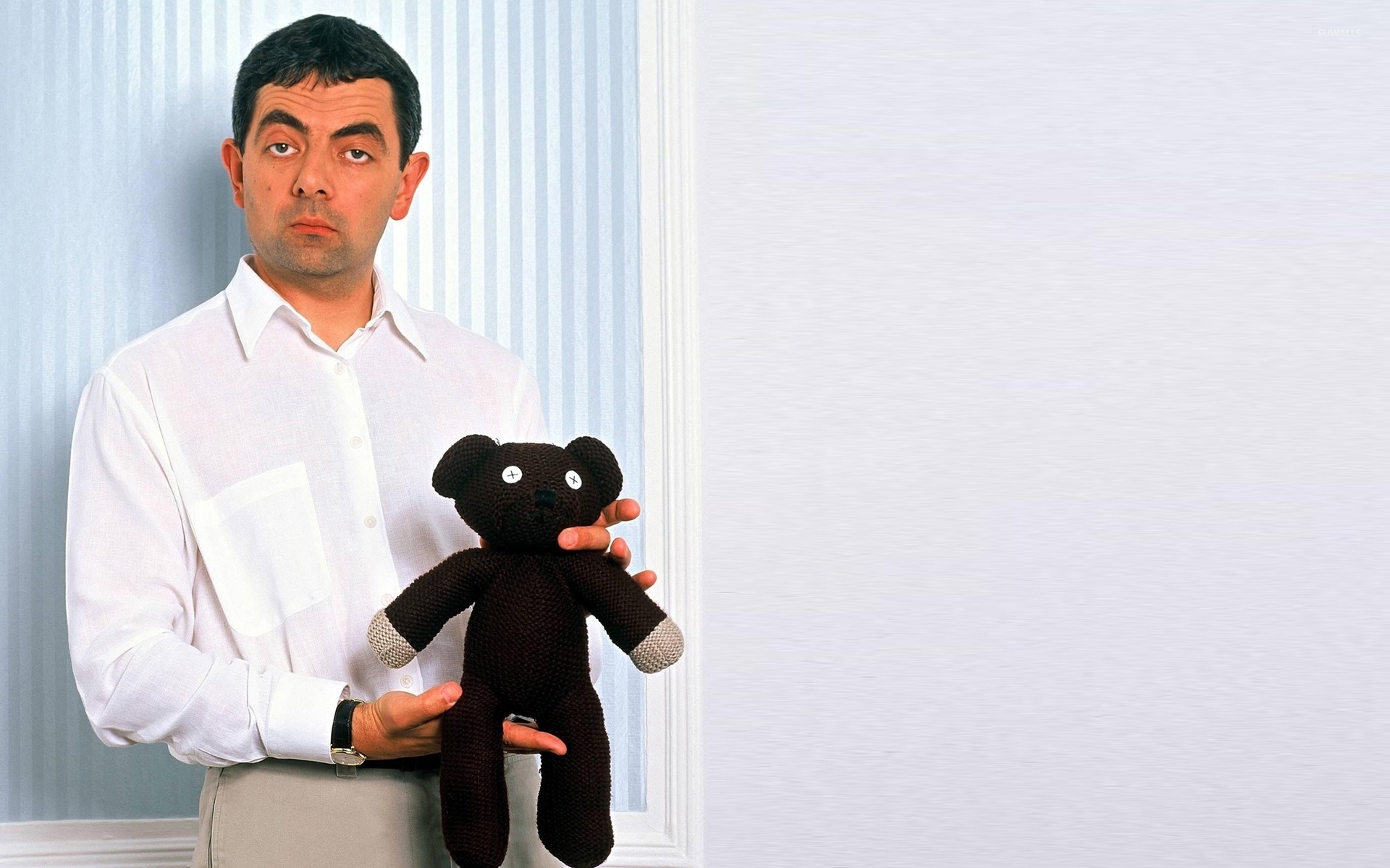 Mr Bean Holding Teddy - 1920x1200 Wallpaper - teahub.io