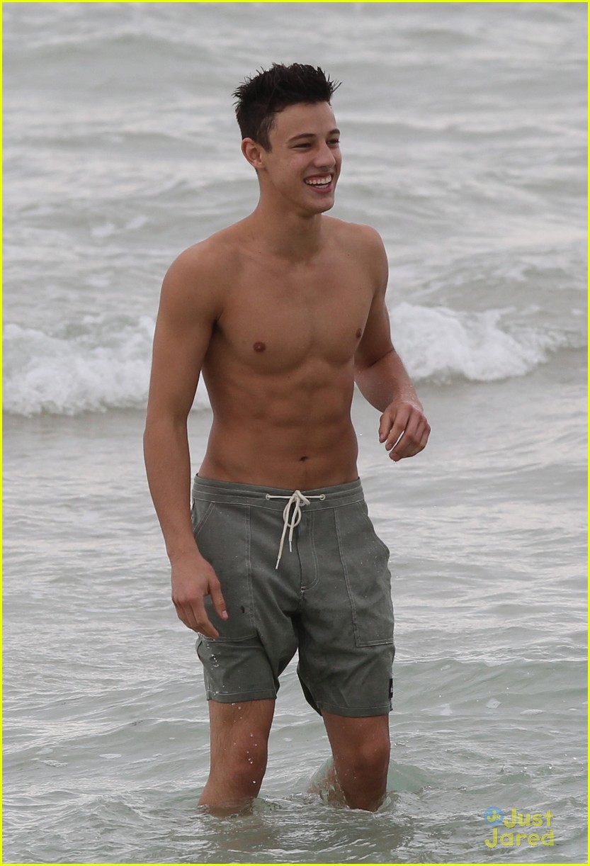 Cameron Dallas Splashes Around Shirtless In Miami04 - Cameron Dallas ...