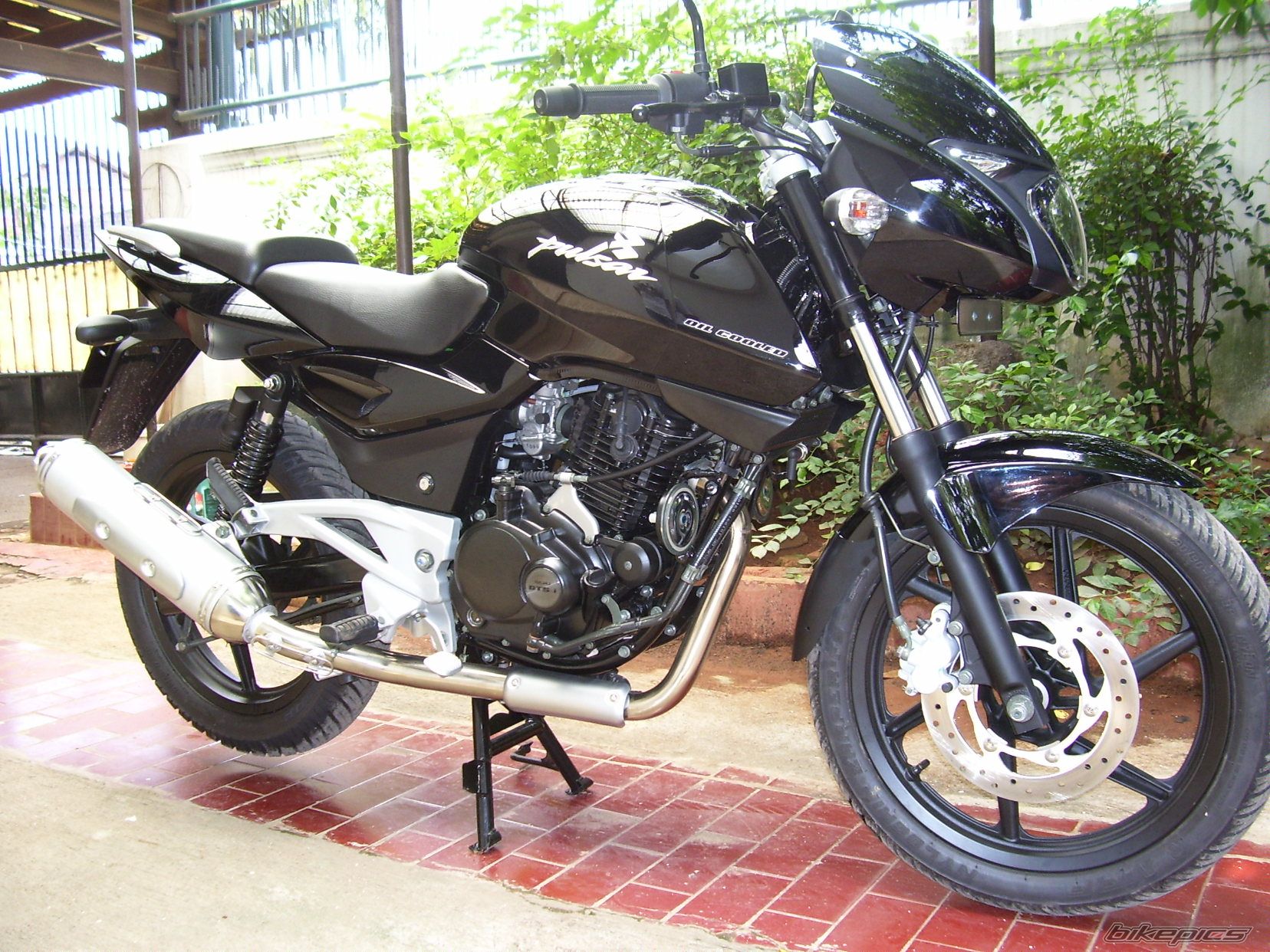 Sale > pulsar 180 new model black > in stock