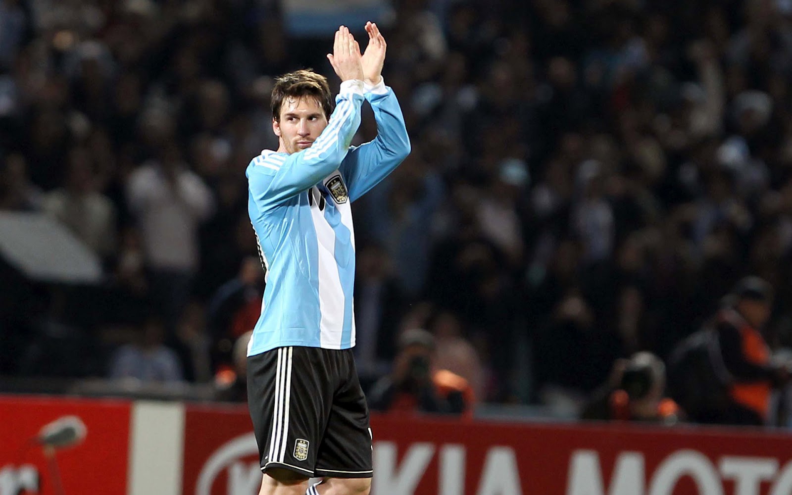 Lionel Messi Clapping - 1600x1000 Wallpaper - teahub.io