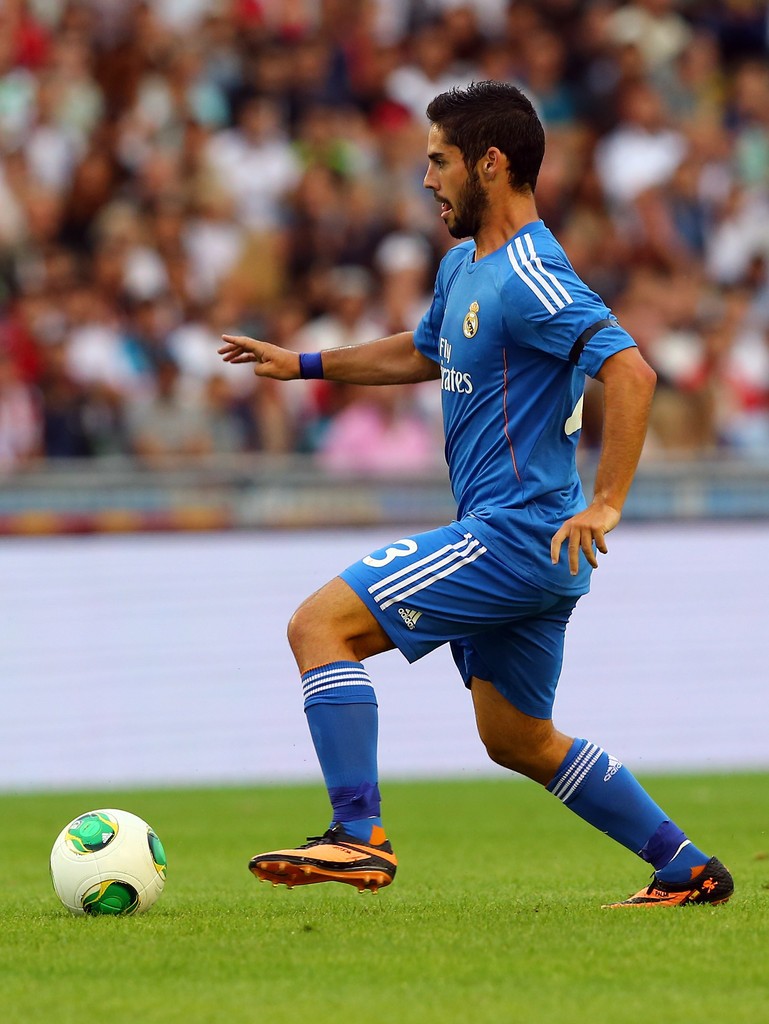 Kick Up A Soccer Ball - 769x1024 Wallpaper - teahub.io